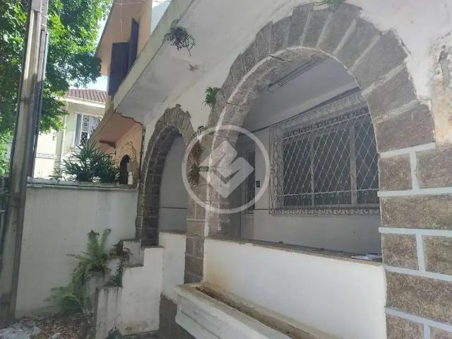 Casa / Sobrado para Locação em Santos/SP Gonzaga 3 Quartos
