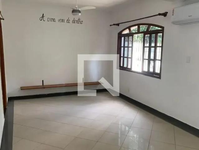 Casa / Sobrado para Locação em Santos/SP Embaré 2 Quartos