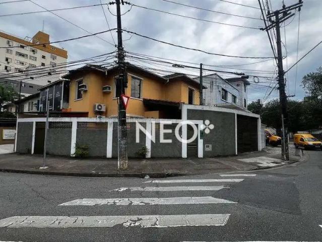 Casa / Sobrado para Locação em Santos/SP Embaré 3 Quartos