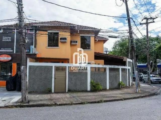 Casa / Sobrado para Locação em Santos/SP Embaré 3 Quartos