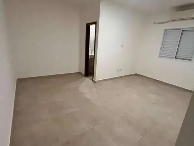 Casa / Sobrado para Locação em Santos/SP Embaré 3 Quartos