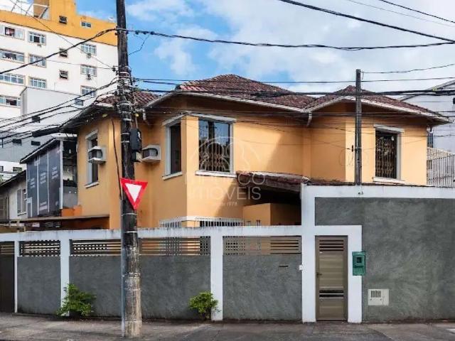 Casa / Sobrado para Locação em Santos/SP Embaré 3 Quartos