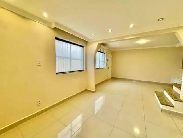 Casa / Sobrado para Locação em Santos/SP Embaré 3 Quartos