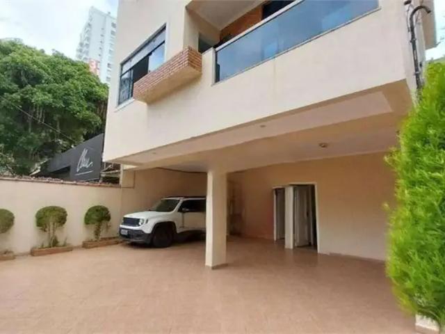 Casa / Sobrado para Locação em Santos/SP Embaré 4 Quartos
