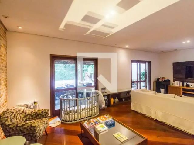 Casa / Sobrado para Locação em Santana de Parnaíba/SP Alphaville 3 Quartos