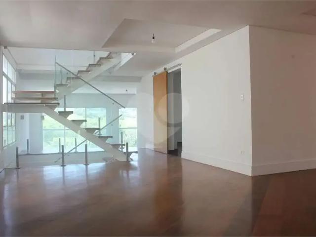 Casa / Sobrado para Locação em Santana de Parnaíba/SP Alphaville 4 Quartos