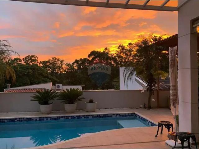 Casa / Sobrado para Locação em Santana de Parnaíba/SP Alphaville 4 Quartos