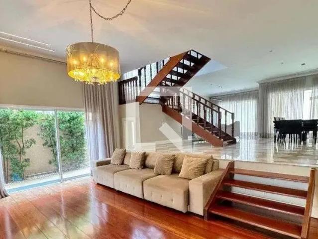 Casa / Sobrado para Locação em Santana de Parnaíba/SP Alphaville 4 Quartos