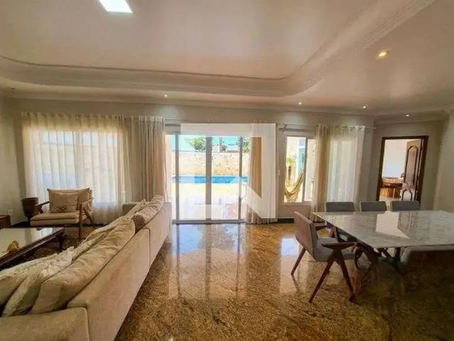 Casa / Sobrado para Locação em Santana de Parnaíba/SP Alphaville 4 Quartos