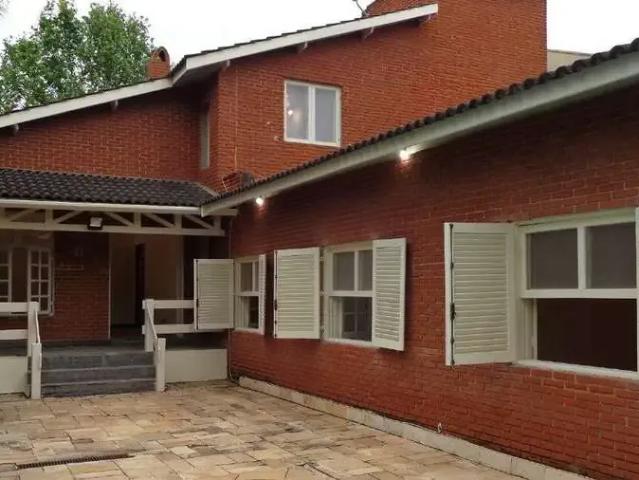 Casa / Sobrado para Locação em Santana de Parnaíba/SP Alphaville 4 Quartos