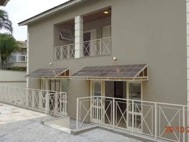 Casa / Sobrado para Locação em Santana de Parnaíba/SP Alphaville 4 Quartos