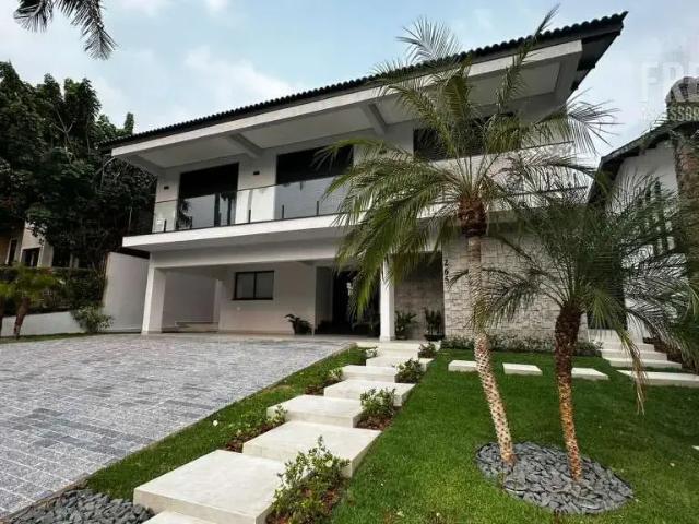 Casa / Sobrado para Locação em Santana de Parnaíba/SP Alphaville 4 Quartos