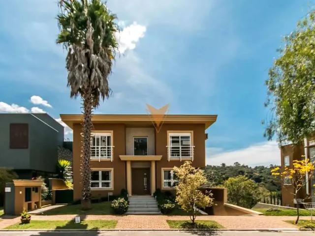 Casa / Sobrado para Locação em Santana de Parnaíba/SP Alphaville 5 Quartos