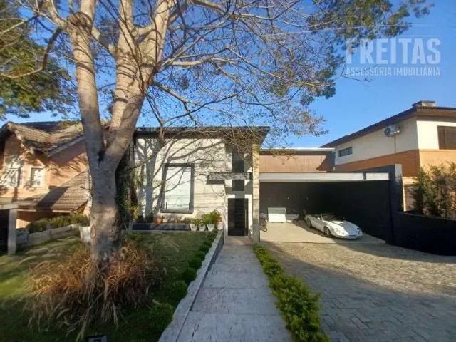 Casa / Sobrado para Locação em Santana de Parnaíba/SP Alphaville 5 Quartos