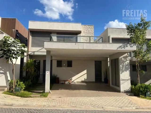 Casa / Sobrado para Locação em Santana de Parnaíba/SP Tamboré 3 Quartos