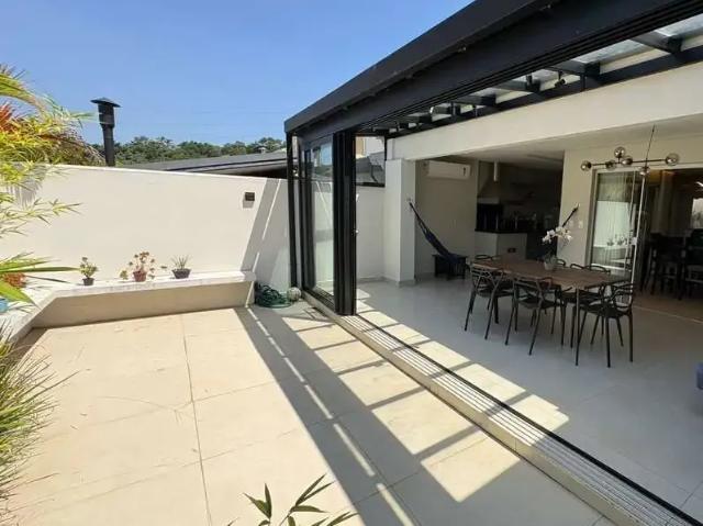 Casa / Sobrado para Locação em Santana de Parnaíba/SP Tamboré 4 Quartos