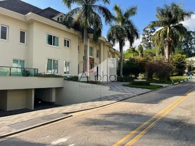 Casa / Sobrado para Locação em Santana de Parnaíba/SP Tamboré 6 Quartos