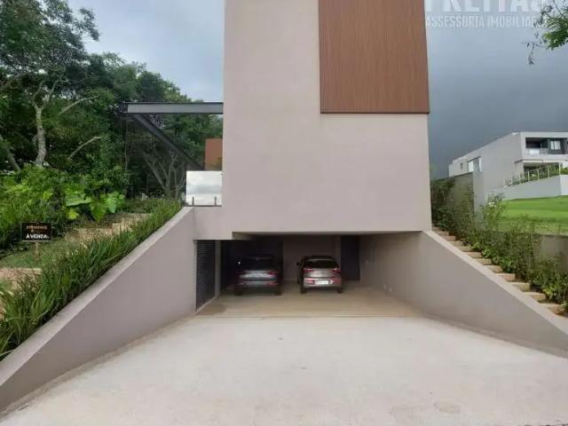 Casa / Sobrado para Locação em Santana de Parnaíba/SP Tamboré 8 Quartos