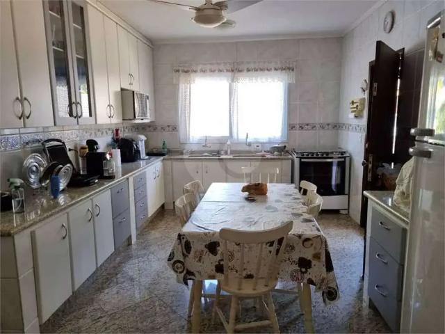 Casa / Sobrado para Locação em Sarandi/PR Jardim Centro Civico 6 Quartos