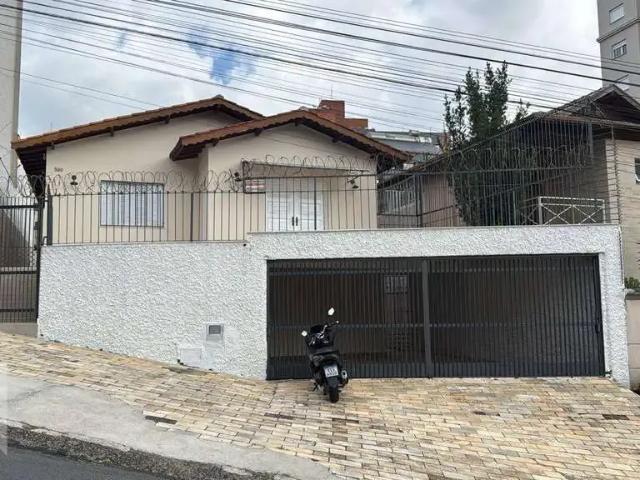 Casa / Sobrado para Locação em Poços de Caldas/MG Centro 3 Quartos