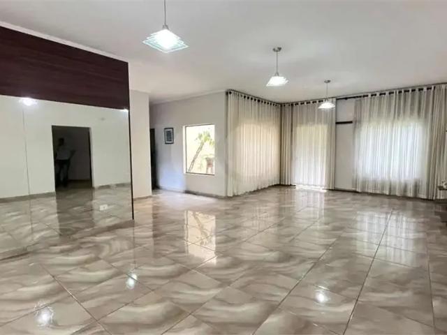 Casa / Sobrado para Locação em Poços de Caldas/MG Parque Primavera 4 Quartos