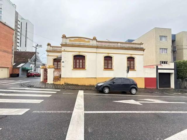 Casa / Sobrado para Locação em Ponta Grossa/PR Centro 4 Quartos