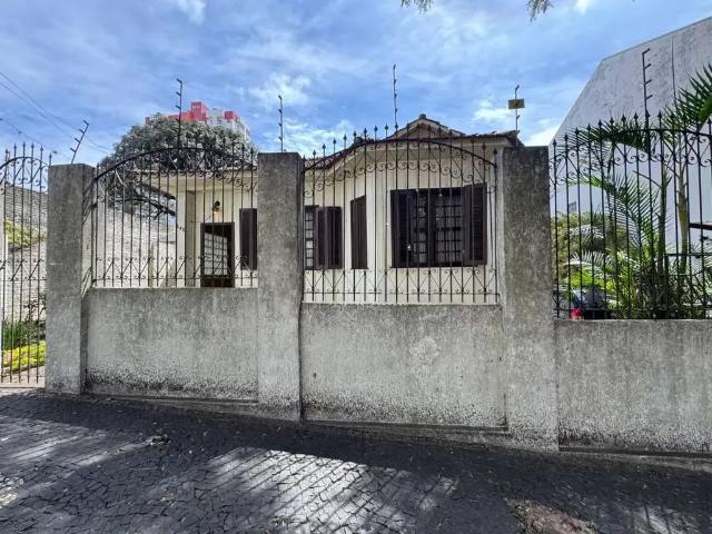 Casa / Sobrado para Locação em Ponta Grossa/PR Centro 4 Quartos