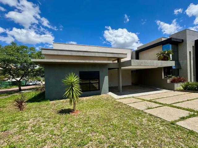 Casa / Sobrado para Locação em Ponta Grossa/PR Jardim Carvalho 4 Quartos