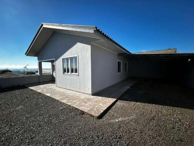 Casa / Sobrado para Locação em Ponta Grossa/PR Piriquitos 3 Quartos