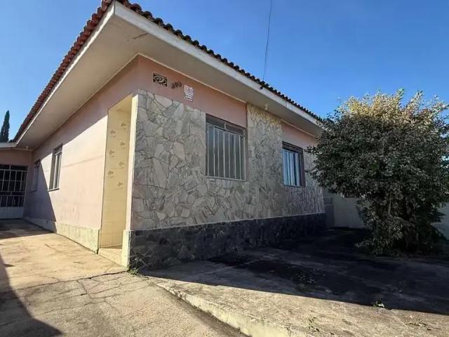 Casa / Sobrado para Locação em Ponta Grossa/PR Ronda 4 Quartos