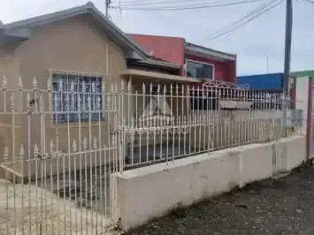 Casa / Sobrado para Locação em Ponta Grossa/PR Uvaranas 2 Quartos