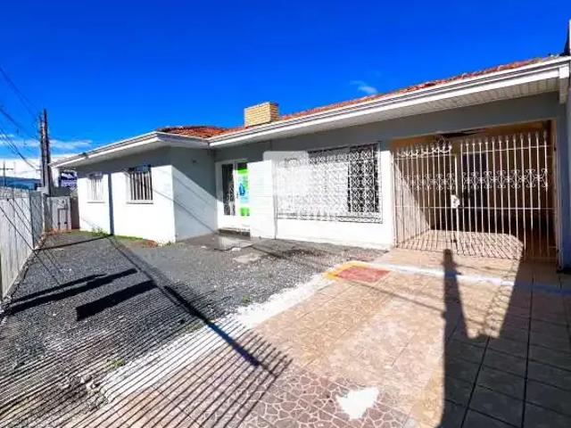 Casa / Sobrado para Locação em Ponta Grossa/PR Uvaranas 4 Quartos