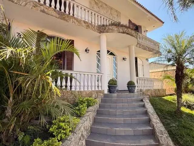 Casa / Sobrado para Locação em Ponta Grossa/PR Uvaranas 5 Quartos