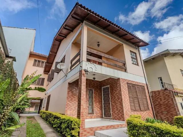 Casa / Sobrado para Locação em Porto Alegre/RS Cavalhada 3 Quartos
