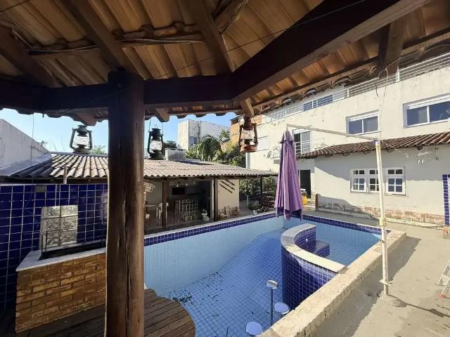 Casa / Sobrado para Locação em Porto Alegre/RS Cavalhada 5 Quartos