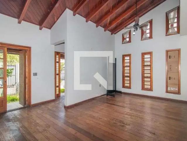 Casa / Sobrado para Locação em Porto Alegre/RS Camaquã 4 Quartos