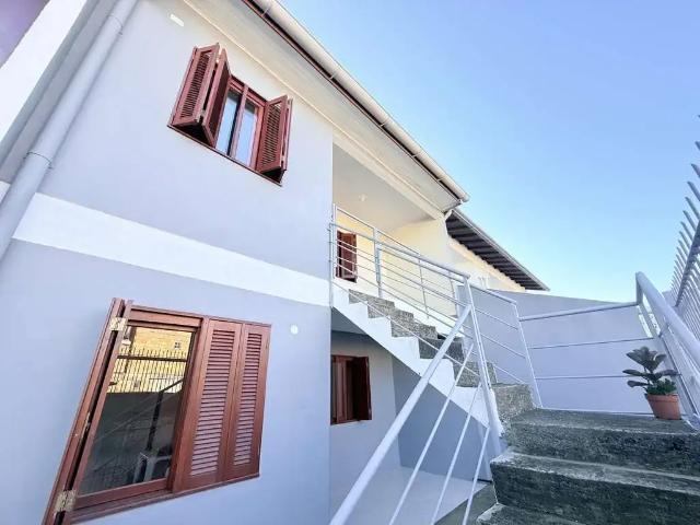 Casa / Sobrado para Locação em Porto Alegre/RS Campo Novo 2 Quartos