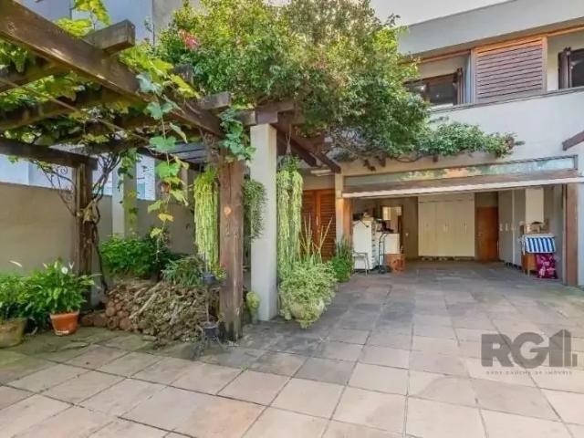 Casa / Sobrado para Locação em Porto Alegre/RS Cristal 4 Quartos