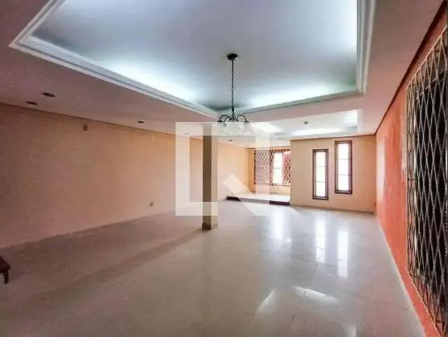 Casa / Sobrado para Locação em Porto Alegre/RS Cristal 3 Quartos