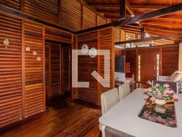 Casa / Sobrado para Locação em Porto Alegre/RS Cristal 3 Quartos