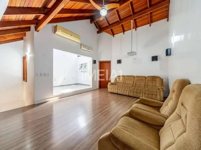 Casa / Sobrado para Locação em Porto Alegre/RS Auxiliadora 4 Quartos