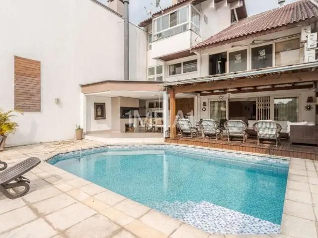 Casa / Sobrado para Locação em Porto Alegre/RS Boa Vista 6 Quartos