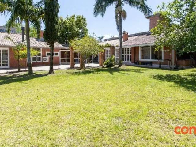 Casa / Sobrado para Locação em Porto Alegre/RS Guarujá 4 Quartos