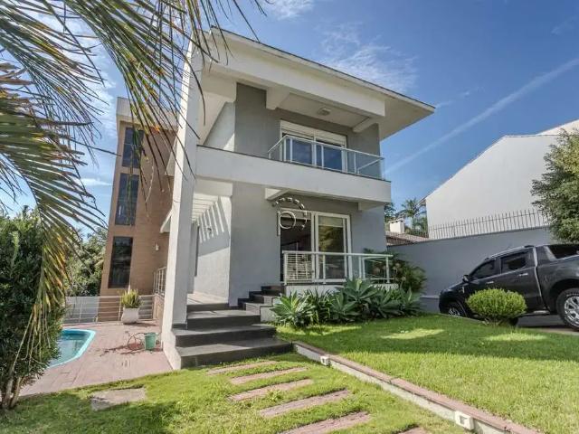 Casa / Sobrado para Locação em Porto Alegre/RS Guarujá 4 Quartos