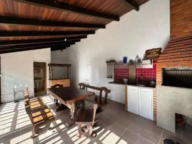Casa / Sobrado para Locação em Porto Alegre/RS Guarujá 4 Quartos