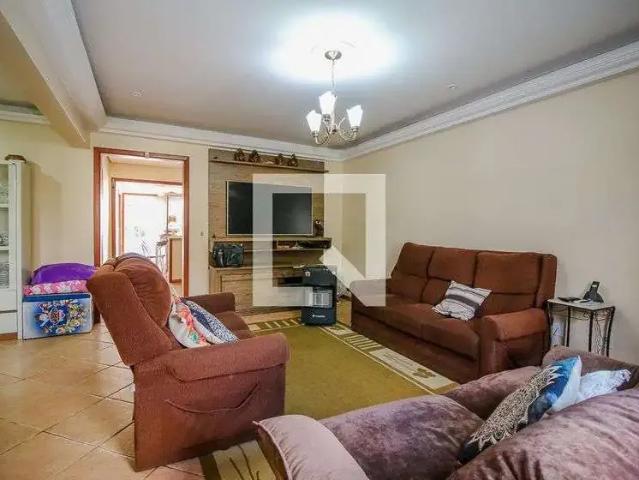 Casa / Sobrado para Locação em Porto Alegre/RS Guarujá 5 Quartos