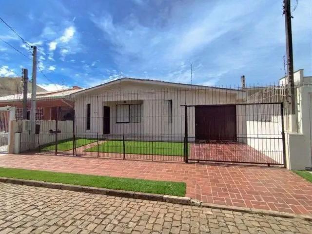 Casa / Sobrado para Locação em Porto Alegre/RS Guarujá 3 Quartos