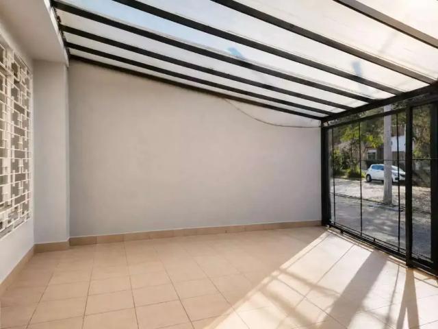 Casa / Sobrado para Locação em Porto Alegre/RS Floresta 4 Quartos