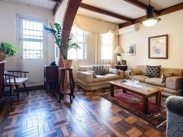 Casa / Sobrado para Locação em Porto Alegre/RS Higienópolis 3 Quartos