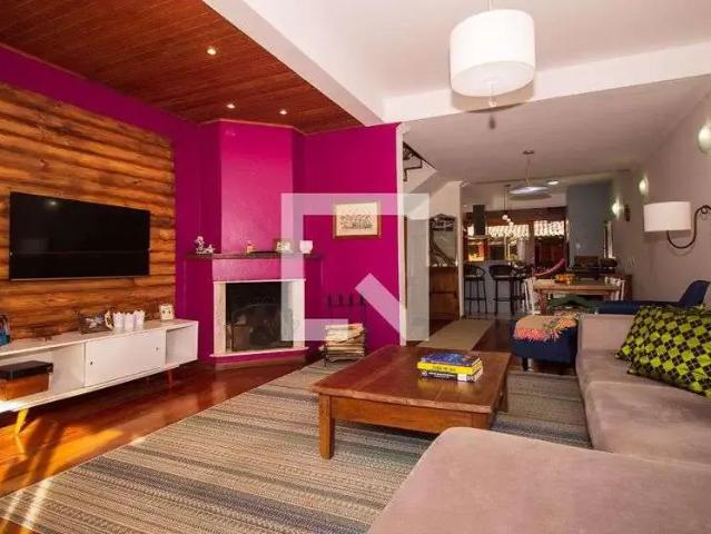 Casa / Sobrado para Locação em Porto Alegre/RS Ipanema 3 Quartos
